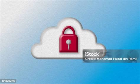 Data Komputasi Awan Dan Konsep Keamanan Gembok Dan Ikon Awan Pada Tekstur Kertas Biru Dan Putih