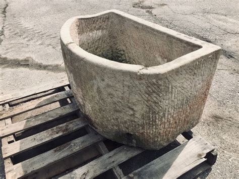 D Trough Antiek Stenen