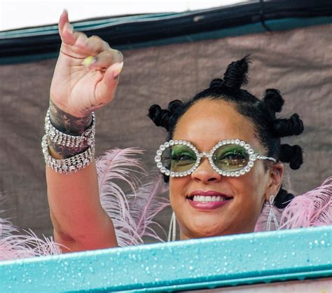 Todos Os Looks De Rihanna No Carnaval De Barbados
