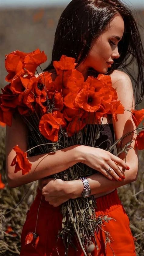 Pin By Melİna On Beautiful Photography Flower Photoshoot Poppy Field Photography Women