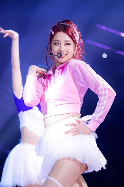 240225 ~ Huh Yunjin Main Vocal Sbs Inkigayo 유명인