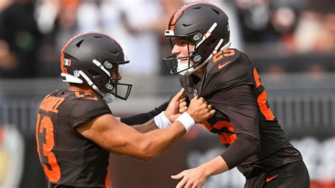 Browns Celebrate 13 10 Win Over Packers As Time Expires