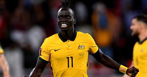 Awer Mabil Jugador De Australia Pasó De Vivir En Un Campo De