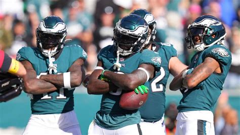 Nfl News Philadelphia Eagles Eyeing Jeremiah Trotter Jr A Legacy