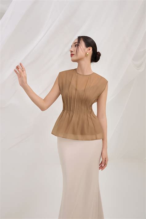 Elarin Pin Tuck Top In Nude Glow Chello
