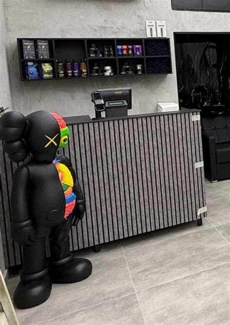 בובת Kaws גדולה לבית פסלים גדולים