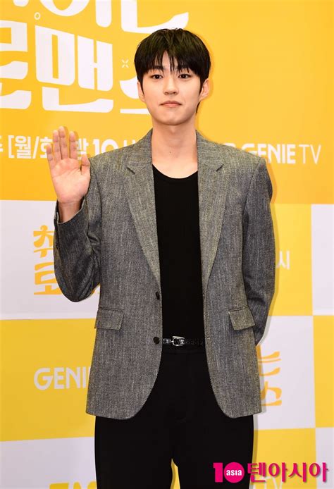 백성철 부드러운 인사ten포토 텐아시아