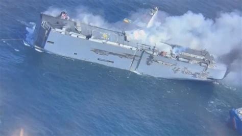 3 000 Autos An Bord Frachter Fängt In Der Nordsee Feuer Video Gmx Ch