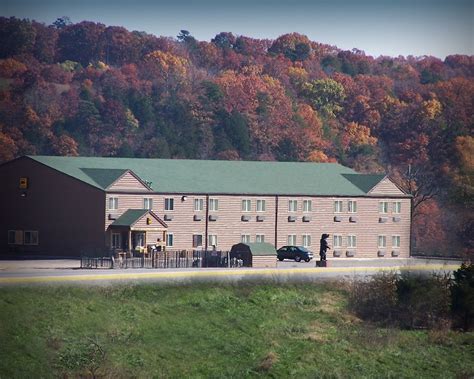 Booneslick Lodge Jane Pineville Missouri Us