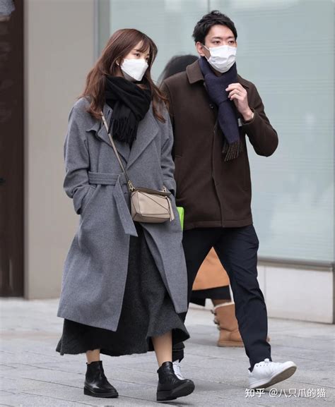 被日本街拍惊艳了，满大街都在穿长裙子，却时髦又不压身材，好看 知乎