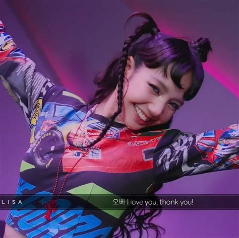 Lisa•라리사 마노반에 있는 ʜᴏᴍɪɪᴇᰔᩚ님의 핀 블랙핑크 리사 핑크