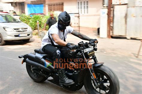 Photos Prateik Babbar Snapped Riding His Bike In Bandra 4 Prateik