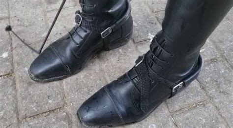 Miss Raven On Twitter Lederstiefel Sporen Und Gerte Wer Hat Lust Auf Spuren Und Striemen
