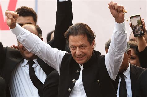 Pakistan Imran Khan Could Outplay The Military And Return To Power Middle East Eye