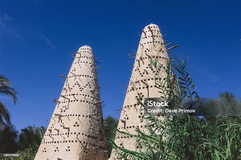 Pemandangan Ke Menara Merpati Kembar Putih Di Oasis Siwa Mesir Foto Stok Unduh Gambar Sekarang