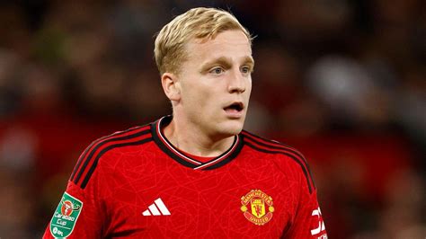 Donny Van De Beek Dutch Midfielder Joins Girona From Manchester United Bbc Sport