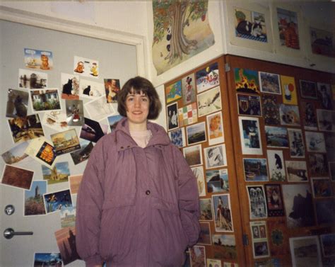 Emuse Displaying Postcards