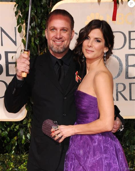 Jesse James Et Sandra Bullock Arriving Aux Golden Globe Awards à Los Angeles Le 17 Janvier 2010