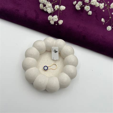 سنجاق سینه طلا چشم و نظر نوزادی طلای ۱۸ عیار با طراحی مینیمال مهد طلا