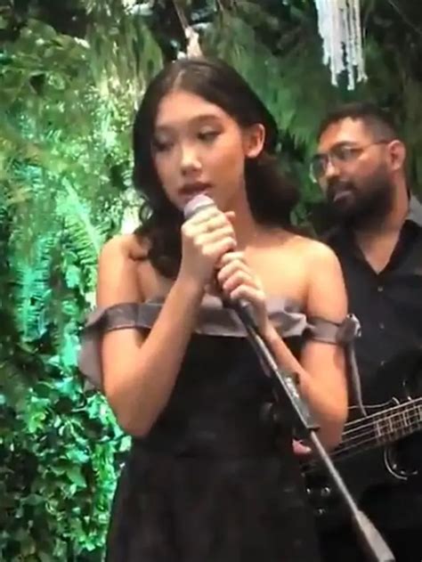 8 Potret Empat Putri Tora Sudiro Dibalut Kebaya Dan Gaun Hitam Saat Pernikahan Kakak Pertamanya