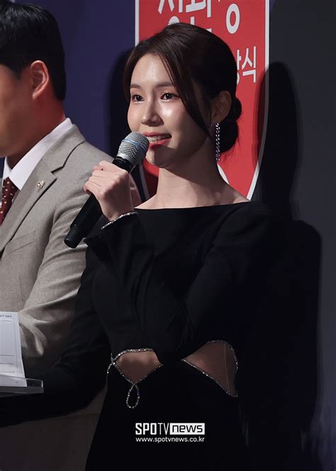 포토s Spotv 장민지 아나운서 과감한 허리 트임 드레스 포토s Spotv 장민지 아나운서 과감한 허리 트임 드레스