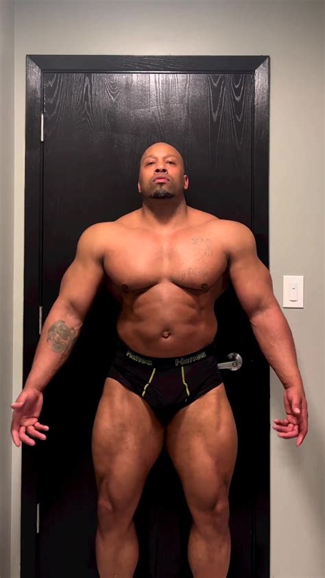 Bodybuilder Pose Video 4