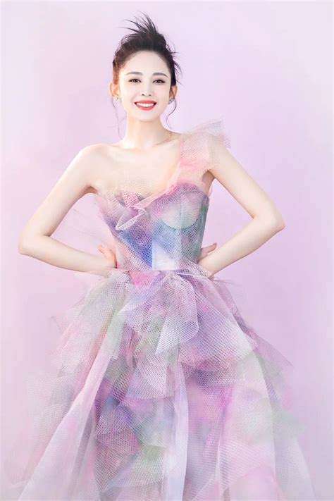 古力娜扎，性感迷人 搜狐大视野 搜狐新闻