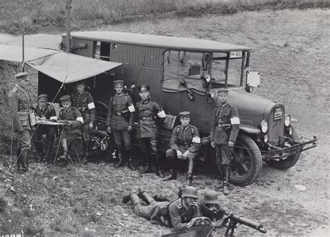 The Division Command Post Ia By Bruce Ivar Gudmundsson