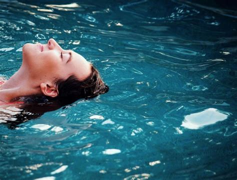 무료 사진 여자 물 수영장