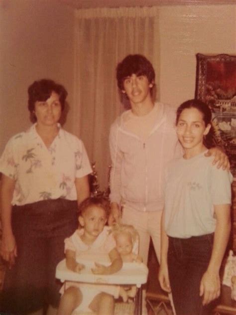 Con Mi Mama Hermana Y Cuñado En Mi Casa En Pr 1981 Couple Photos