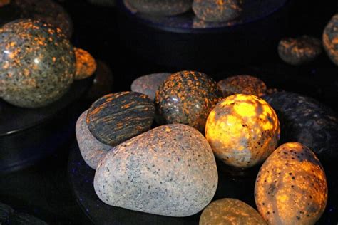 Yooperlites A Hit At Area Agate And Mineral Show Brainerd Dispatch