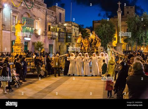 Zebbug Malta Apr 18 2014 Spectators Of Statue Re Entering Parish