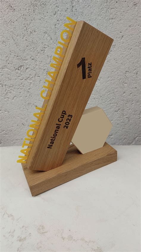 Holzpokale Und Trophäen Aus Holz Ihr Pokalheld