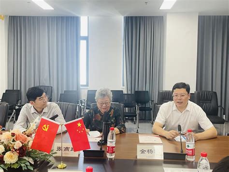 【学院动态】中国银行前副行长、高级经济师张燕玲和中国人民大学财政金融学院党委副书记罗煜等一行莅临学院讲学