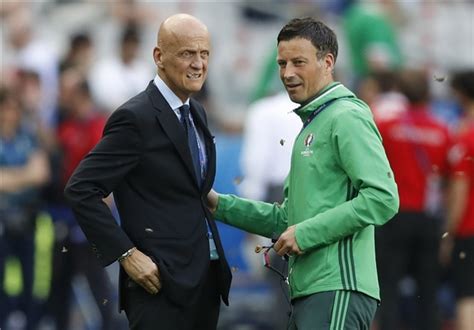 کولینا در کنار کلاتنبرگ قبل از آغاز دیدار فینالعکس طرفداری