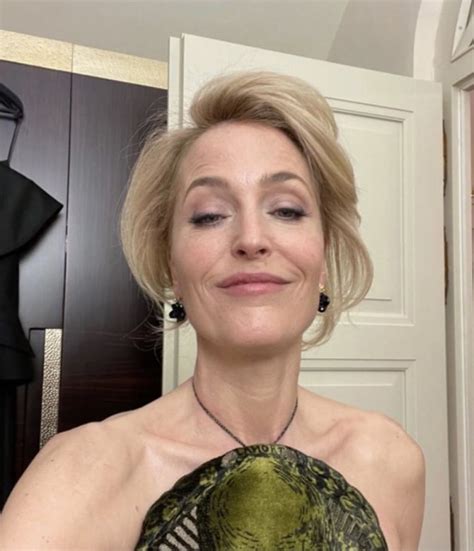 Gillian Anderson Golden Globes 2021 Photos • Celebmafia