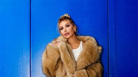 İrem Derici Delil Vav Radyo And Tv