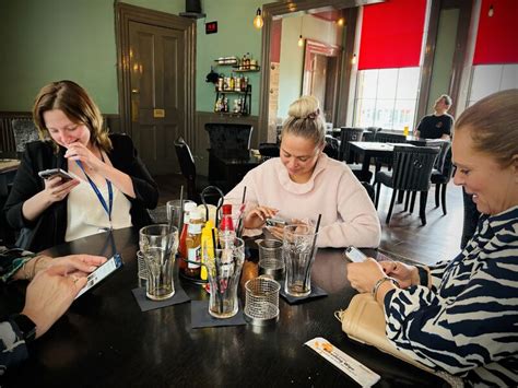 Managerlife Teamlunch Standguide Amanda Aitchison