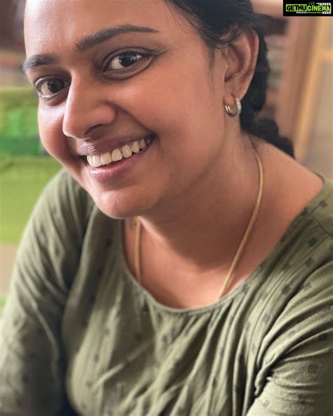 Actress Divya Padmini Hd Instagram Photos And Wallpapers November 2022 Gethu Cinema