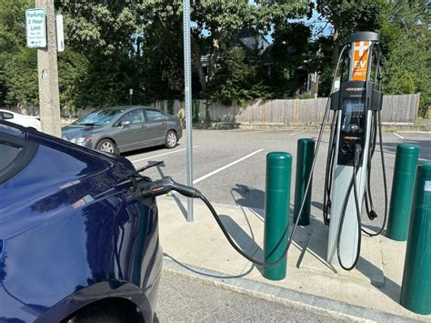 Boston Is Expanding Electric Vehicle Charging Network Bit By Bit