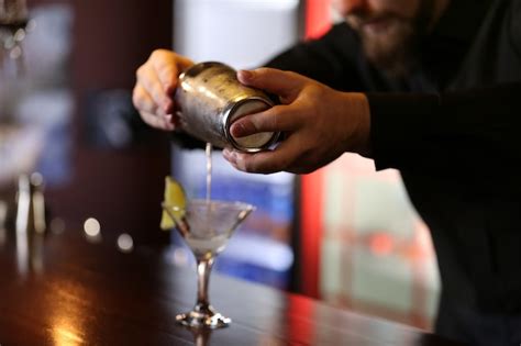 Premium Photo Bartender Making Cocktail
