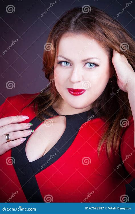 Bella Donna Formosa Immagine Stock Immagine Di Vestiti 67698387