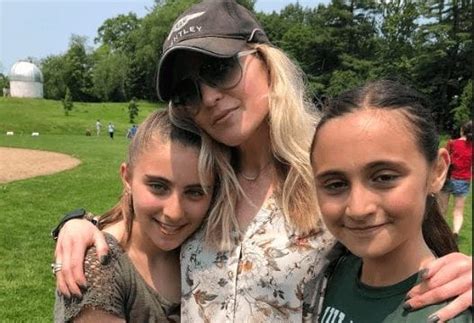 Moms We Journalist Michelle Moskowitz Keeps Greenwich In The Know Suburban Jungle Group