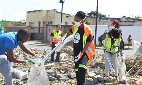Joburg Mayor Joins Environmental Clean Up Campaign In Diepkloof