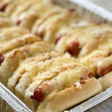 Mini Rolls Chipolata And Melty Cheese