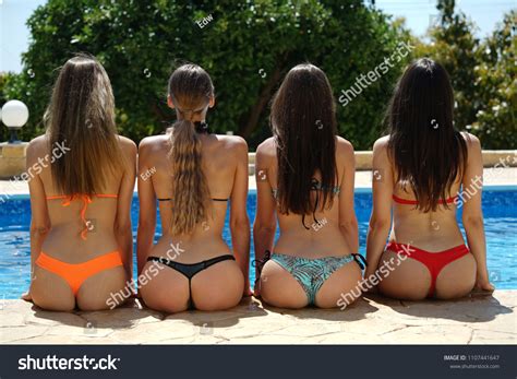 Bikini Group 32964 Ảnh Vector Và Hình Chụp Có Sẵn Shutterstock