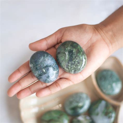 Moss Agate Palm Stone Promotes Wealth And Business Growth The