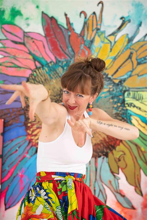 Summer Lydick Artist Extraordinaire Mkt Bar