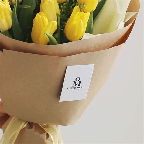 노랑 튤립 꽃다발 원모먼트