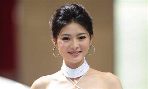 姜丰从央视辞职，放弃中国籍嫁去英国，豪门贵妇生活最终幻想破灭 哔哩哔哩